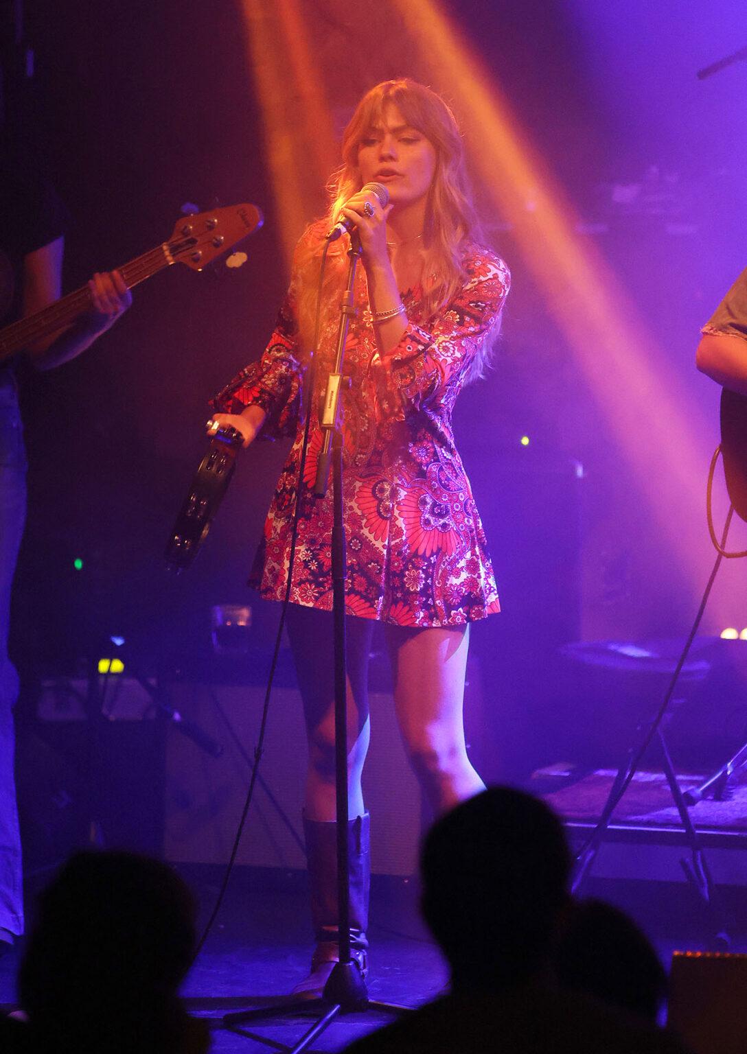 Mia Hewitt's band Father's Favourite played a cute little set at Oxford ...