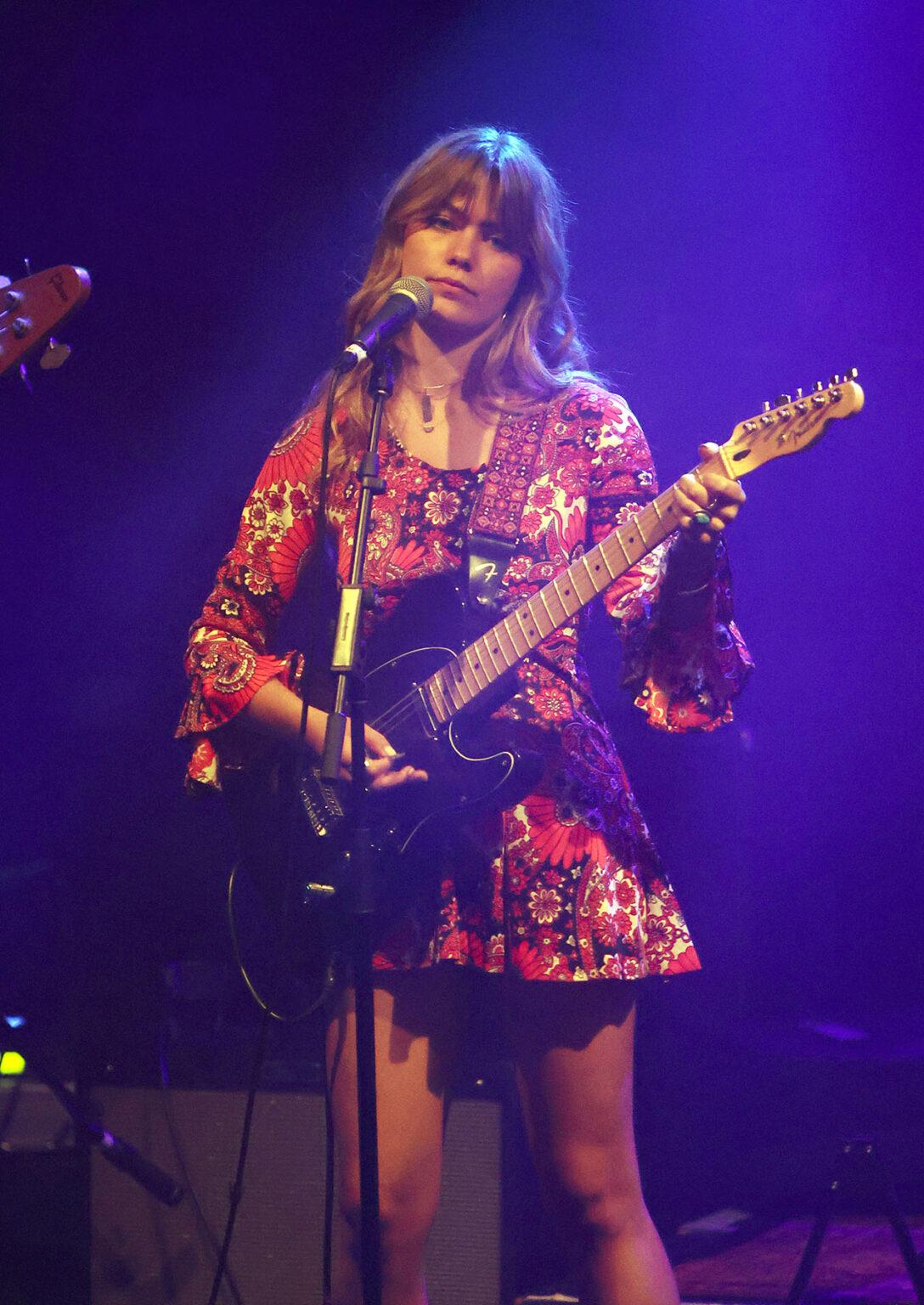 Mia Hewitt's band Father's Favourite played a cute little set at Oxford ...